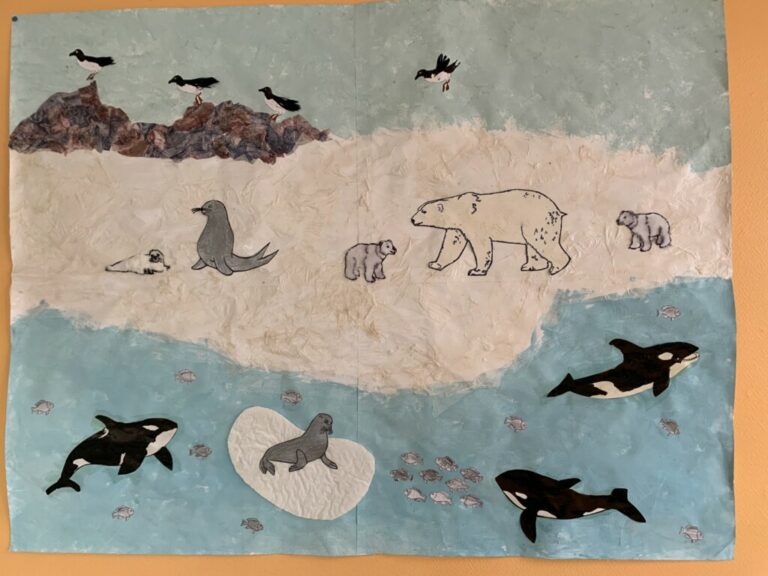 Les élèves de maternelle représentent la banquise – Ecole Notre-Dame